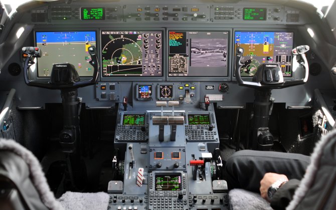 Wireless Data Loader Offered for Primus Epic Cockpits. Maintenance