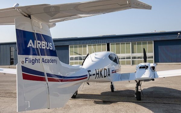 Airbus trains with Diamond Aircraft DA42-VI. The Airbus Flight Academy