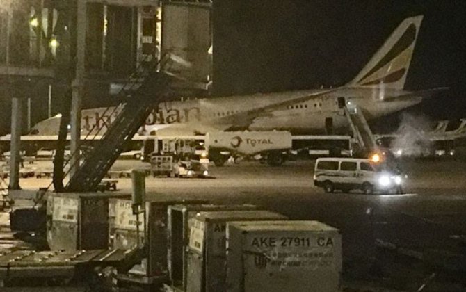 Ethiopian Airlines 787 Nose Gear Collapses at the Gate. As passengers sat