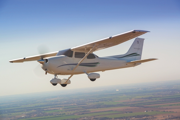 100 Cessna Skyhawk for ATP Flight School. Direct news from EAA AirVenture