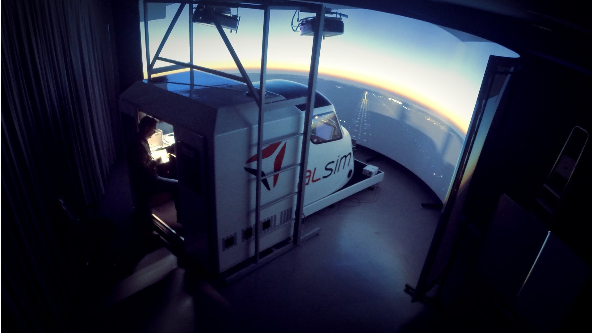 Polish flight school Smart Aviation acquires Alsim ALX simulator. ALSIM is