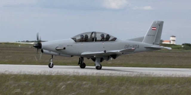 The Diamond DART Spy Plane Trainer Flies for the First Time. This cute