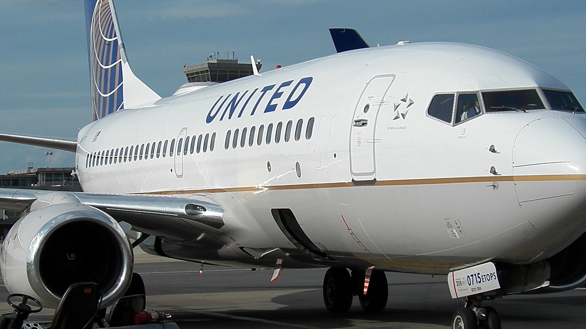 United orders more 737-700s and adjusts 787 deliveries. United Airlines has